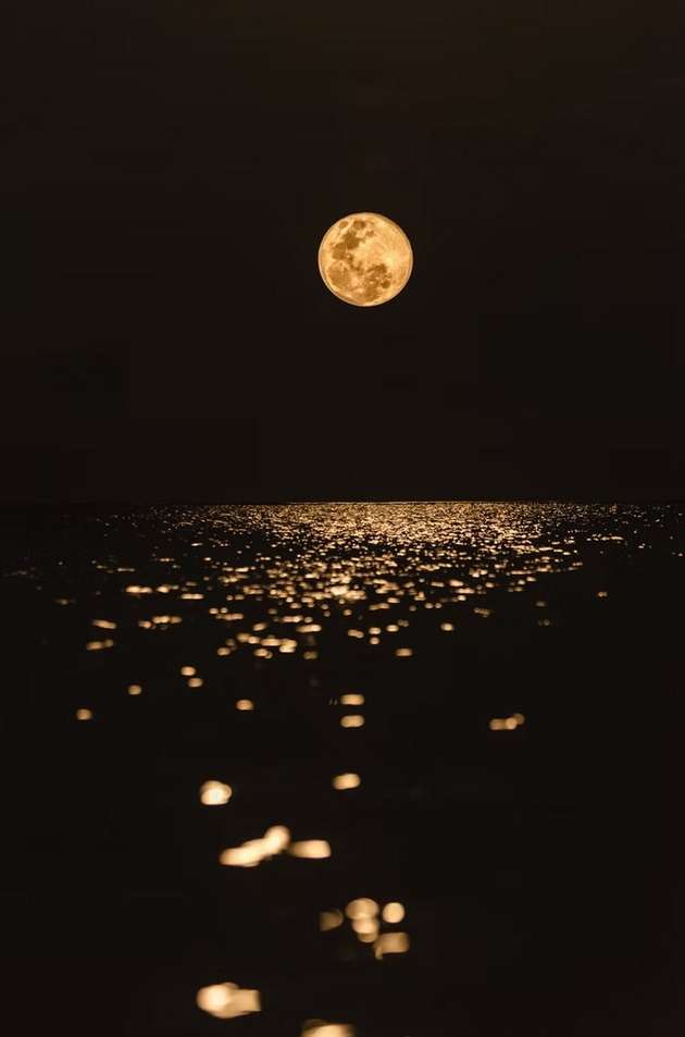 The Rarest Types Of Moons - Astronimus