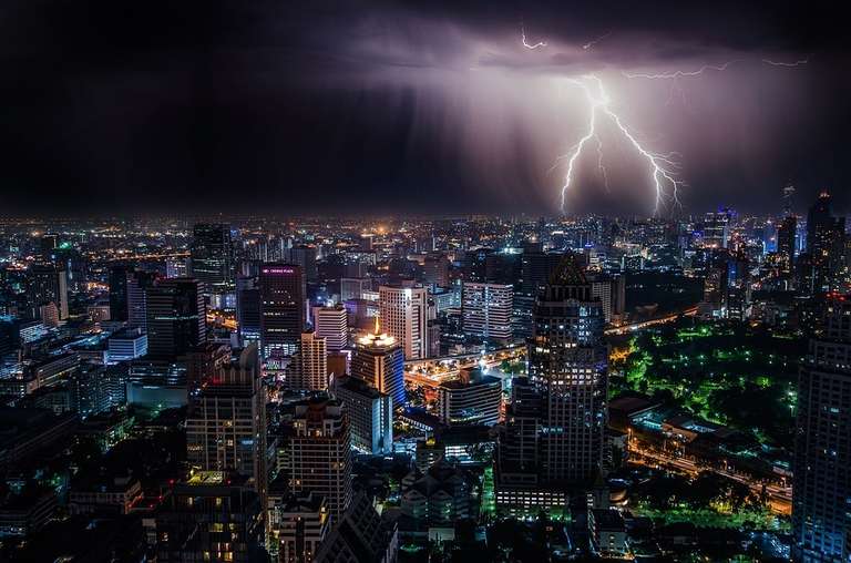 What Are the Different Colors of Lightning? - Astronimus